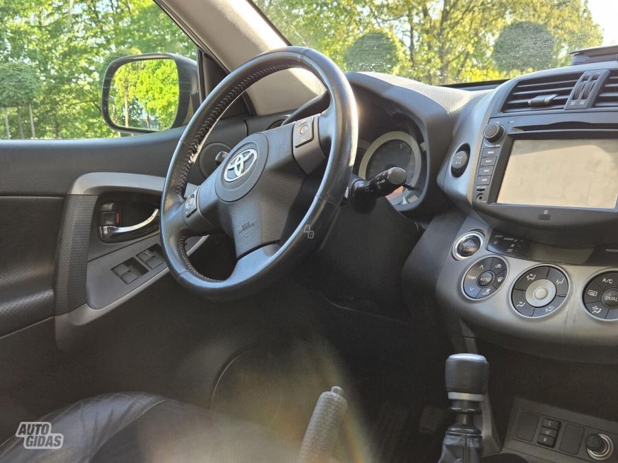 Grey Toyota RAV4 2006 in Taurage, with an engine capacity of 2.00 L and mileage of 263 thousand km for 3950 €, photo 20 on AUTOMOTO.COM.LV