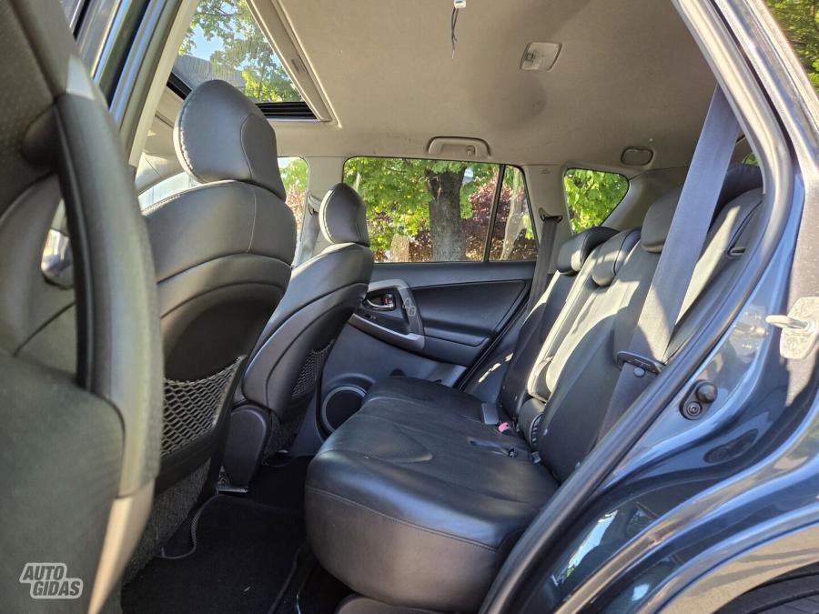 Grey Toyota RAV4 2006 in Taurage, with an engine capacity of 2.00 L and mileage of 263 thousand km for 3950 €, photo 21 on AUTOMOTO.COM.LV