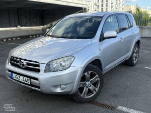 Grey Toyota RAV4 2006 in Vilnius, with an engine capacity of 2.20 L and mileage of 290 thousand km for 3950 €, photo 3 on AUTOMOTO.COM.LV