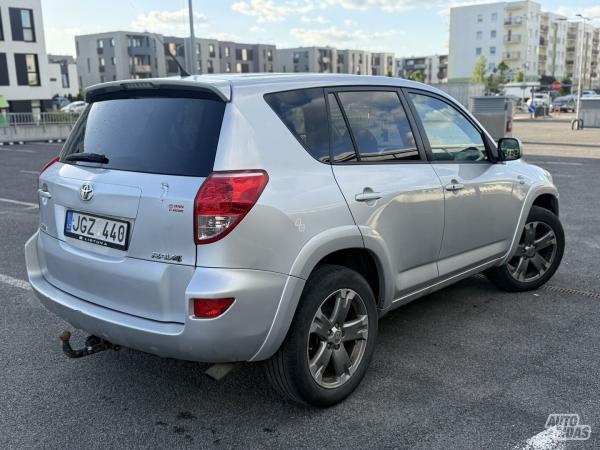 Grey Toyota RAV4 2006 in Vilnius, with an engine capacity of 2.20 L and mileage of 290 thousand km for 3950 €, photo 3 on AUTOMOTO.COM.LV