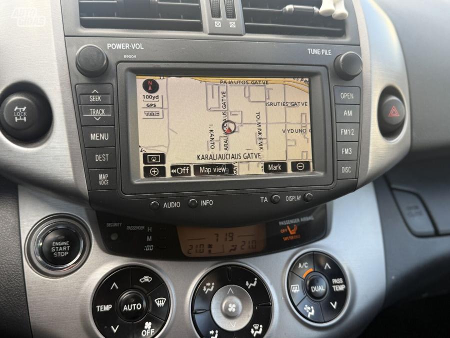 Grey Toyota RAV4 2006 in Vilnius, with an engine capacity of 2.20 L and mileage of 290 thousand km for 3950 €, photo 8 on AUTOMOTO.COM.LV
