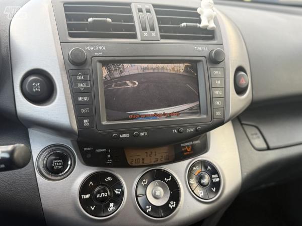 Grey Toyota RAV4 2006 in Vilnius, with an engine capacity of 2.20 L and mileage of 290 thousand km for 3950 €, photo 8 on AUTOMOTO.COM.LV