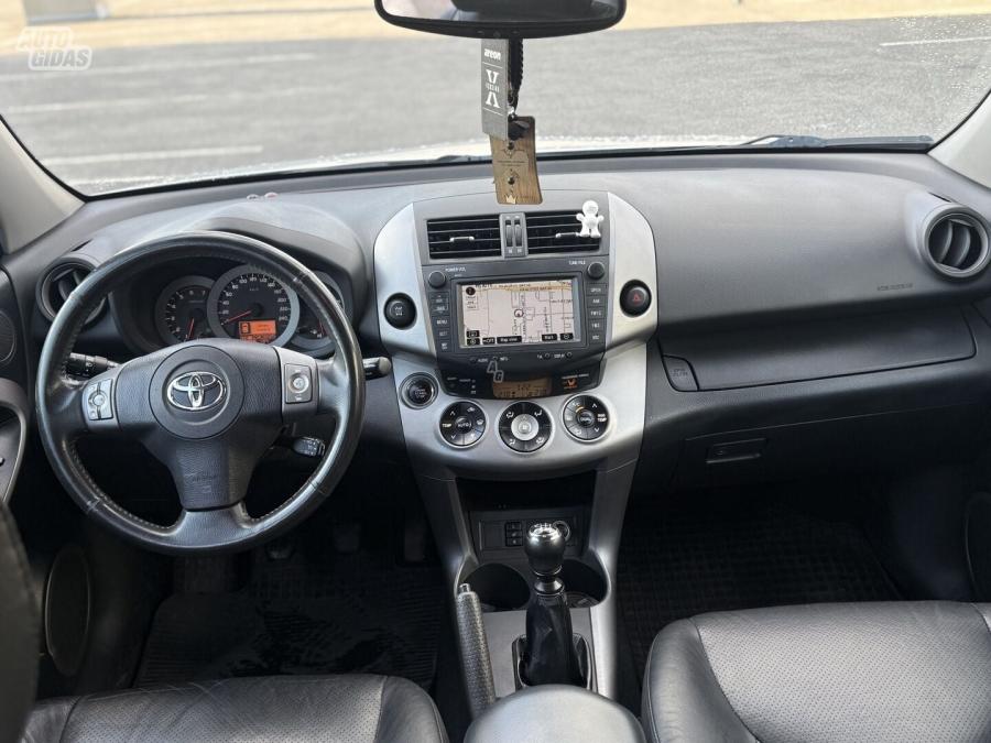 Grey Toyota RAV4 2006 in Vilnius, with an engine capacity of 2.20 L and mileage of 290 thousand km for 3950 €, photo 10 on AUTOMOTO.COM.LV