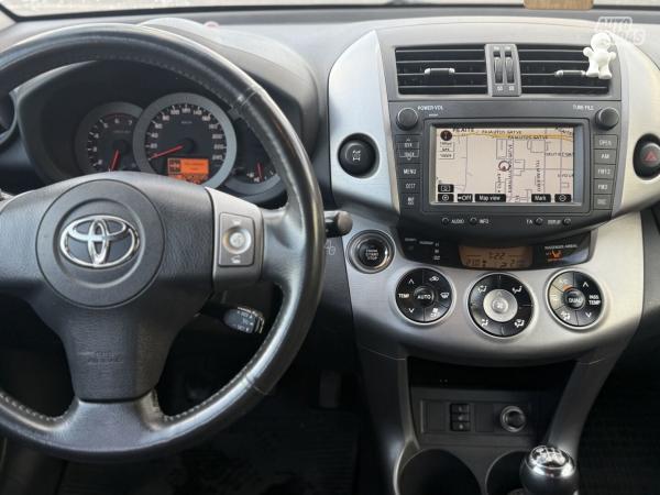 Grey Toyota RAV4 2006 in Vilnius, with an engine capacity of 2.20 L and mileage of 290 thousand km for 3950 €, photo 10 on AUTOMOTO.COM.LV