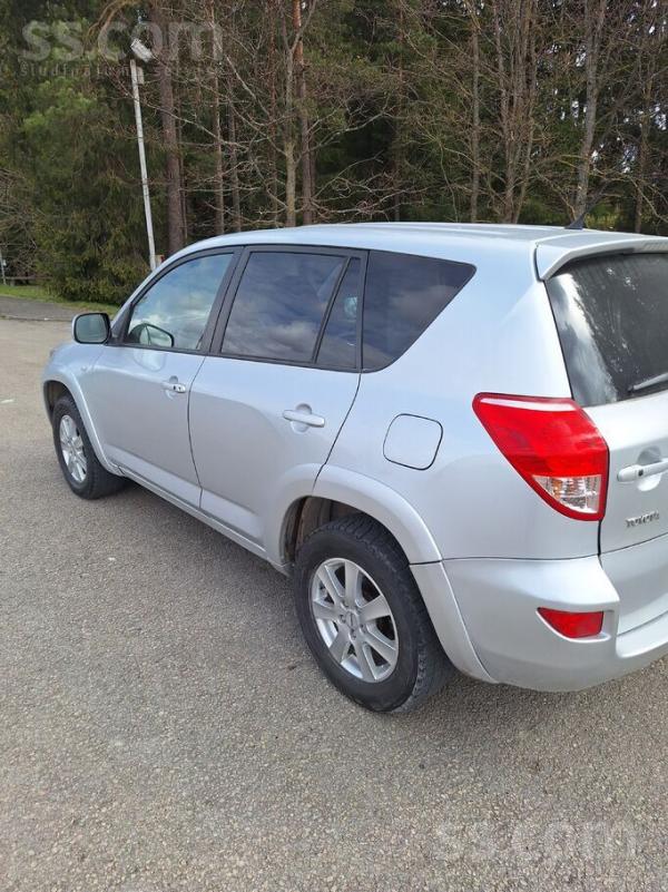 Grey Toyota RAV4 2006 in Jekabpils, with an engine capacity of 2.20 L and mileage of 239 thousand km for 3200 €, photo 4 on AUTOMOTO.COM.LV