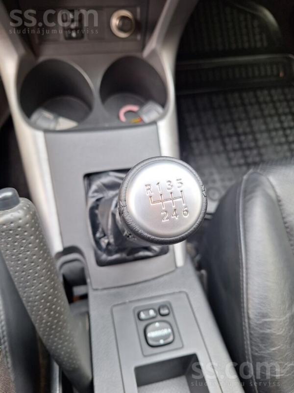 Grey Toyota RAV4 2006 in Jekabpils, with an engine capacity of 2.20 L and mileage of 239 thousand km for 3200 €, photo 10 on AUTOMOTO.COM.LV