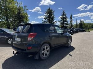 Grey Toyota RAV4 2006 in Cesis, with an engine capacity of 2.20 L and mileage of 0 thousand km for 2400 €, photo 6 on AUTOMOTO.COM.LV