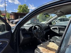 Grey Toyota RAV4 2006 in Cesis, with an engine capacity of 2.20 L and mileage of 0 thousand km for 2400 €, photo 11 on AUTOMOTO.COM.LV