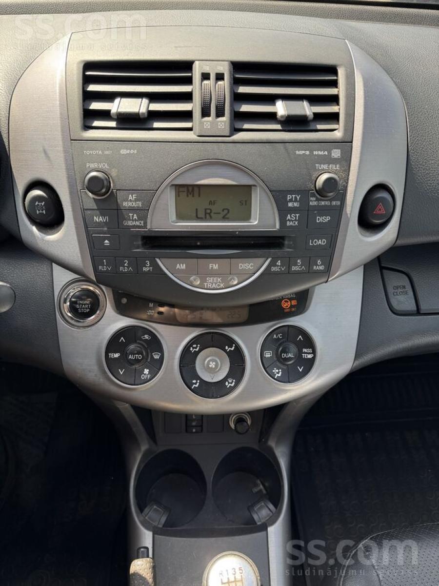 Grey Toyota RAV4 2006 in Cesis, with an engine capacity of 2.20 L and mileage of 0 thousand km for 2400 €, photo 12 on AUTOMOTO.COM.LV