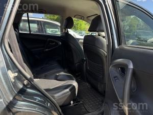 Grey Toyota RAV4 2006 in Cesis, with an engine capacity of 2.20 L and mileage of 0 thousand km for 2400 €, photo 14 on AUTOMOTO.COM.LV