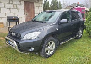 Pelēks Toyota RAV4 2006 Cēsis, ar dzinēja tilpumu 2.20 L un nobraukumu 339 tūkst. km par 4800 €, foto 3 vietnē AUTOMOTO.COM.LV