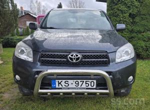 Pelēks Toyota RAV4 2006 Cēsis, ar dzinēja tilpumu 2.20 L un nobraukumu 339 tūkst. km par 4800 €, foto 6 vietnē AUTOMOTO.COM.LV