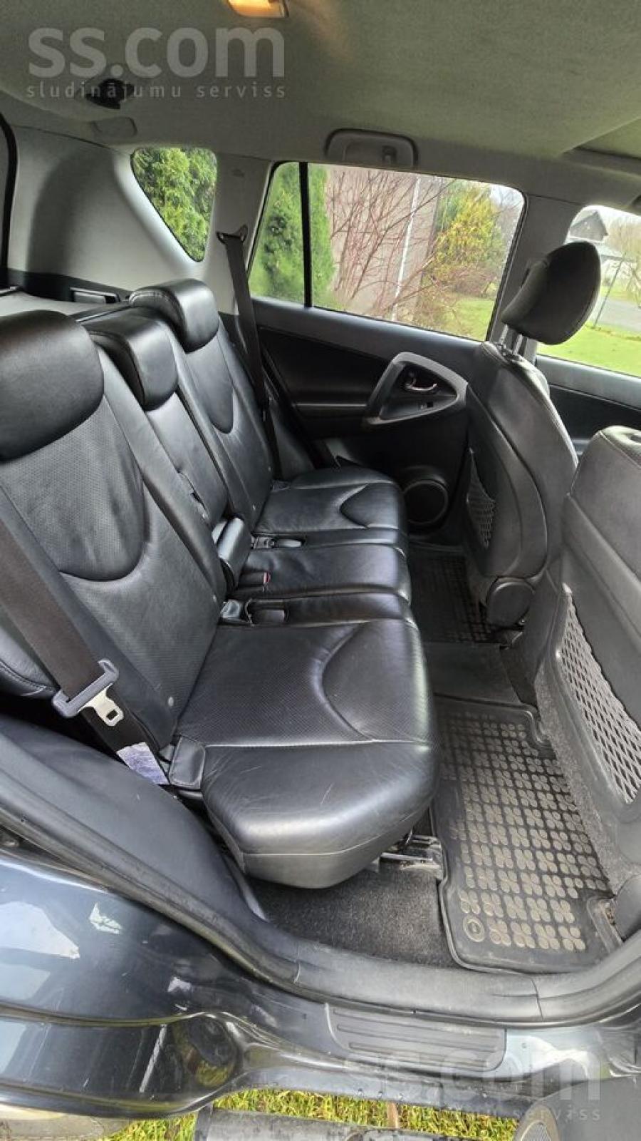 Pelēks Toyota RAV4 2006 Cēsis, ar dzinēja tilpumu 2.20 L un nobraukumu 339 tūkst. km par 4800 €, foto 12 vietnē AUTOMOTO.COM.LV