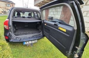 Pelēks Toyota RAV4 2006 Cēsis, ar dzinēja tilpumu 2.20 L un nobraukumu 339 tūkst. km par 4800 €, foto 13 vietnē AUTOMOTO.COM.LV