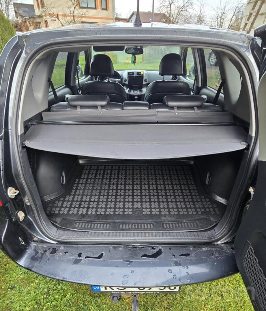 Pelēks Toyota RAV4 2006 Cēsis, ar dzinēja tilpumu 2.20 L un nobraukumu 339 tūkst. km par 4800 €, foto 14 vietnē AUTOMOTO.COM.LV
