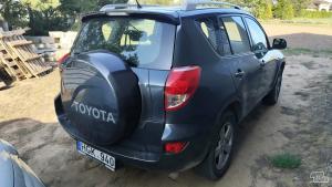 Grey Toyota RAV4 2006 in Vilnius, with an engine capacity of 2.20 L and mileage of 438 thousand km for 4700 €, photo 4 on AUTOMOTO.COM.LV
