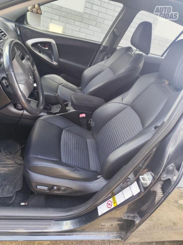 Grey Toyota RAV4 2006 in Vilnius, with an engine capacity of 2.20 L and mileage of 438 thousand km for 4700 €, photo 6 on AUTOMOTO.COM.LV