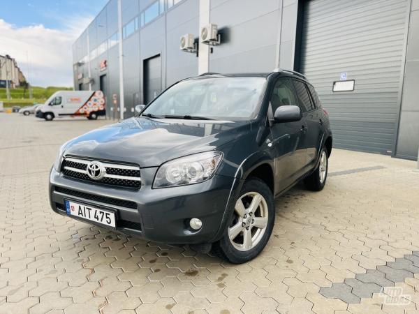 Grey Toyota RAV4 2006 in Vilnius, with an engine capacity of 2.00 L and mileage of 269 thousand km for 2499 €, photo 1 on AUTOMOTO.COM.LV