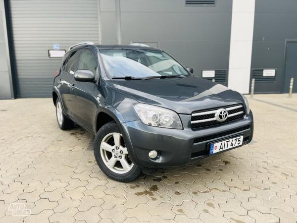 Grey Toyota RAV4 2006 in Vilnius, with an engine capacity of 2.00 L and mileage of 269 thousand km for 2499 €, photo 3 on AUTOMOTO.COM.LV