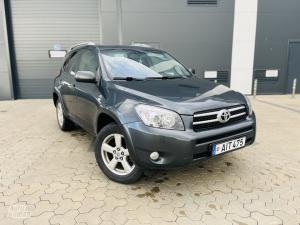 Pelēks Toyota RAV4 2006 Viļņa, ar dzinēja tilpumu 2.00 L un nobraukumu 269 tūkst. km par 2499 €, foto 4 vietnē AUTOMOTO.COM.LV