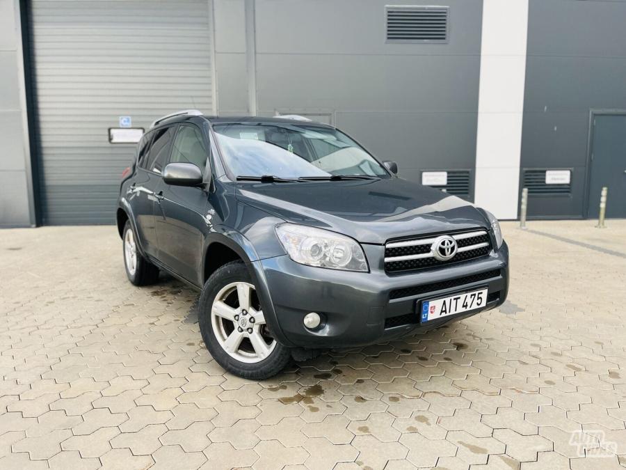 Pelēks Toyota RAV4 2006 Viļņa, ar dzinēja tilpumu 2.00 L un nobraukumu 269 tūkst. km par 2499 €, foto 5 vietnē AUTOMOTO.COM.LV
