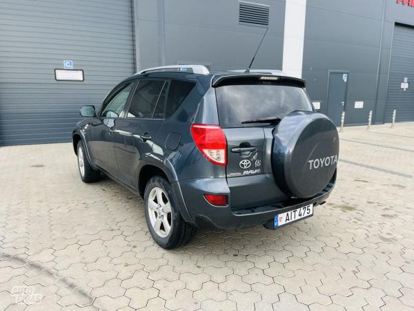 Grey Toyota RAV4 2006 in Vilnius, with an engine capacity of 2.00 L and mileage of 269 thousand km for 2499 €, photo 5 on AUTOMOTO.COM.LV