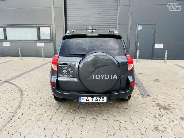 Grey Toyota RAV4 2006 in Vilnius, with an engine capacity of 2.00 L and mileage of 269 thousand km for 2499 €, photo 6 on AUTOMOTO.COM.LV