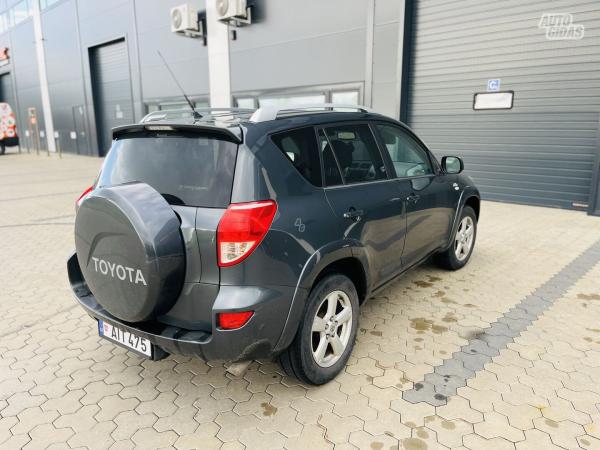 Grey Toyota RAV4 2006 in Vilnius, with an engine capacity of 2.00 L and mileage of 269 thousand km for 2499 €, photo 7 on AUTOMOTO.COM.LV