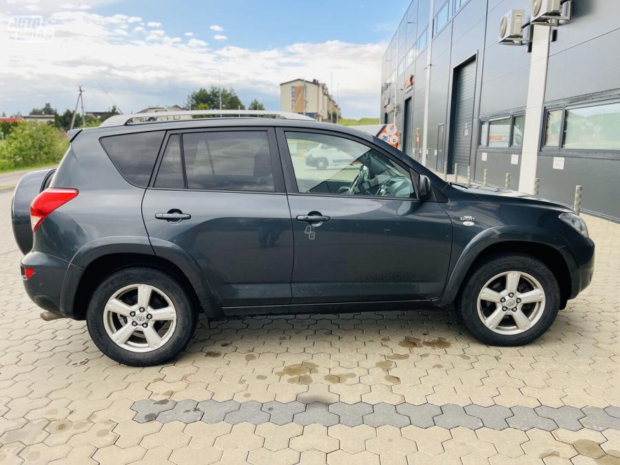 Pelēks Toyota RAV4 2006 Viļņa, ar dzinēja tilpumu 2.00 L un nobraukumu 269 tūkst. km par 2499 €, foto 10 vietnē AUTOMOTO.COM.LV