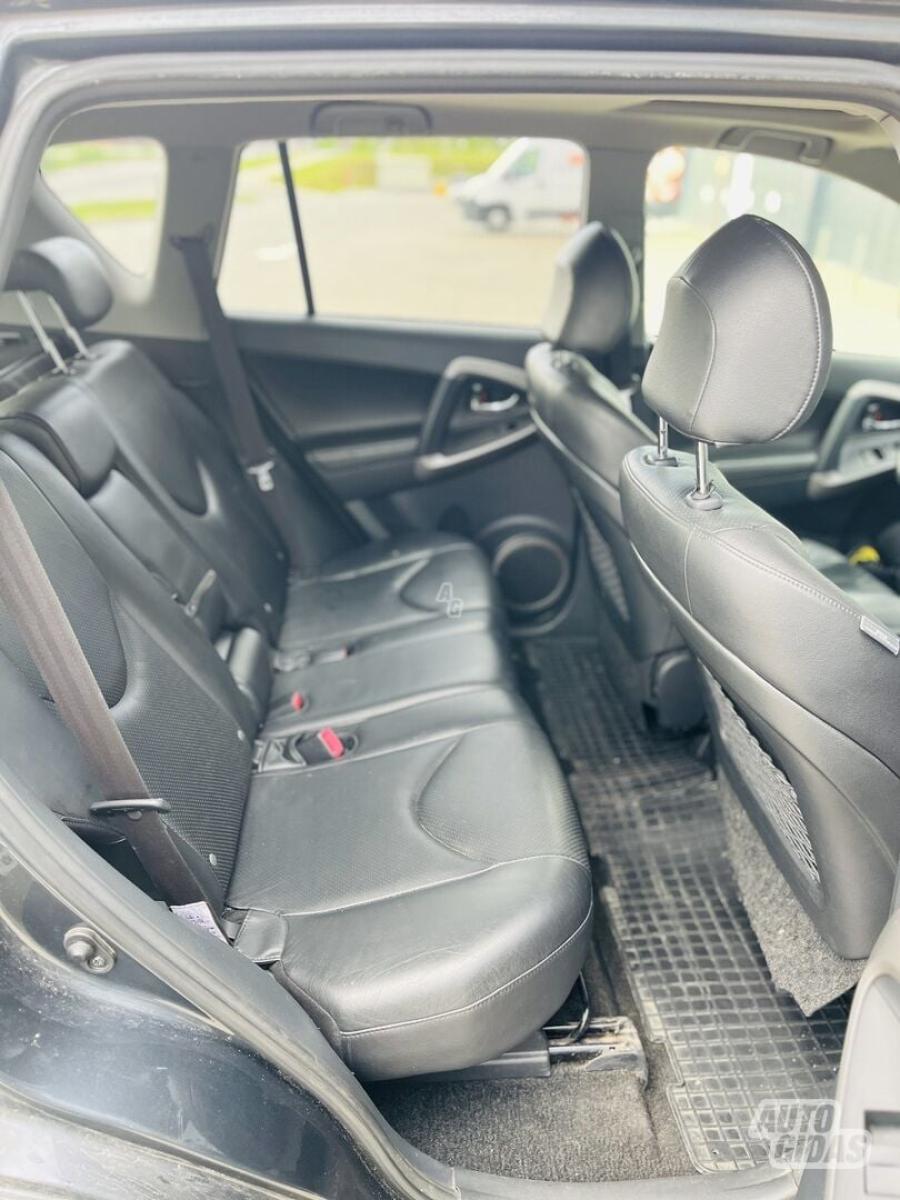 Pelēks Toyota RAV4 2006 Viļņa, ar dzinēja tilpumu 2.00 L un nobraukumu 269 tūkst. km par 2499 €, foto 11 vietnē AUTOMOTO.COM.LV