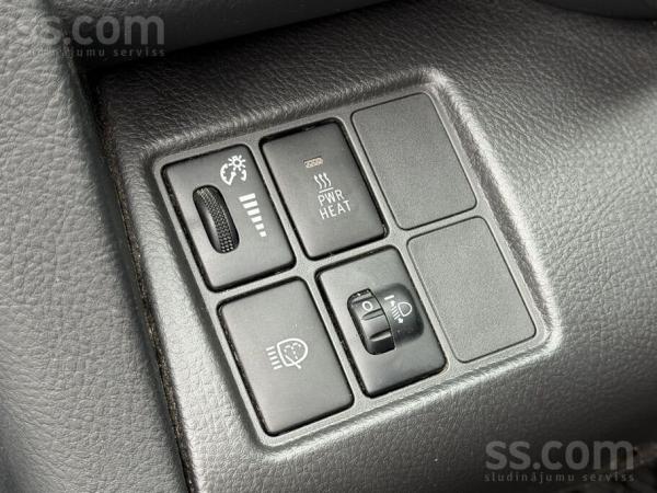 Grey Toyota RAV4 2006 in Riga, with an engine capacity of 2.20 L and mileage of 246 thousand km for 2990 €, photo 9 on AUTOMOTO.COM.LV