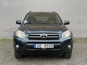 Grey Toyota RAV4 2006 in Riga, with an engine capacity of 2.20 L and mileage of 246 thousand km for 2990 €, photo 5 on AUTOMOTO.COM.LV