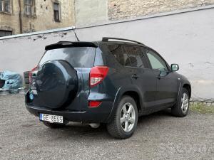 Grey Toyota RAV4 2006 in Riga, with an engine capacity of 2.20 L and mileage of 246 thousand km for 2990 €, photo 7 on AUTOMOTO.COM.LV