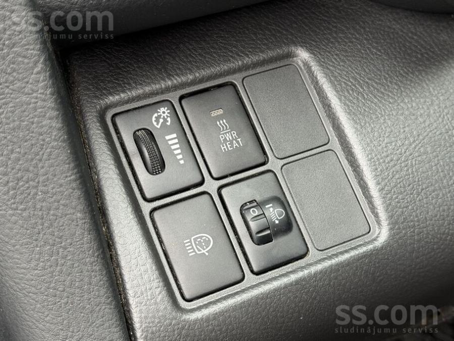 Grey Toyota RAV4 2006 in Riga, with an engine capacity of 2.20 L and mileage of 246 thousand km for 2990 €, photo 10 on AUTOMOTO.COM.LV
