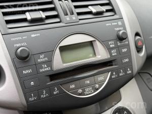 Grey Toyota RAV4 2006 in Riga, with an engine capacity of 2.20 L and mileage of 246 thousand km for 2990 €, photo 12 on AUTOMOTO.COM.LV