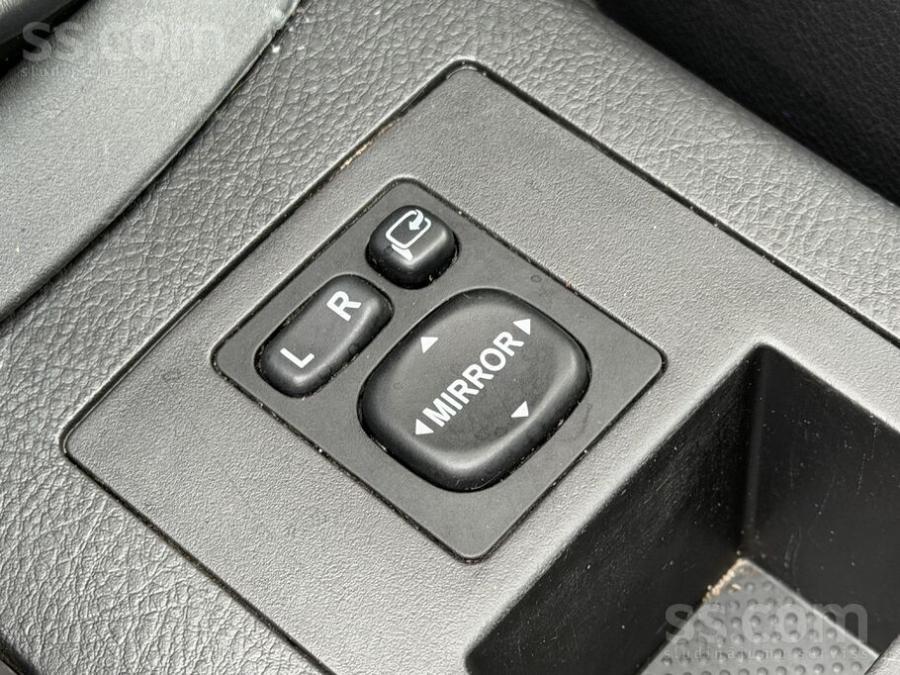 Grey Toyota RAV4 2006 in Riga, with an engine capacity of 2.20 L and mileage of 246 thousand km for 2990 €, photo 14 on AUTOMOTO.COM.LV