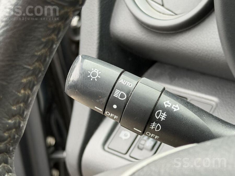 Grey Toyota RAV4 2006 in Riga, with an engine capacity of 2.20 L and mileage of 246 thousand km for 2990 €, photo 16 on AUTOMOTO.COM.LV