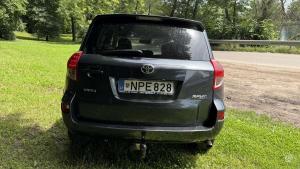 Grey Toyota RAV4 2006 in Vilnius, with an engine capacity of 2.23 L and mileage of 321 thousand km for 2499 €, photo 5 on AUTOMOTO.COM.LV