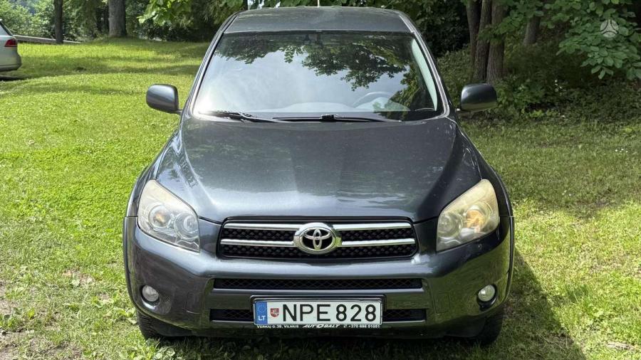 Grey Toyota RAV4 2006 in Vilnius, with an engine capacity of 2.23 L and mileage of 321 thousand km for 2499 €, photo 9 on AUTOMOTO.COM.LV