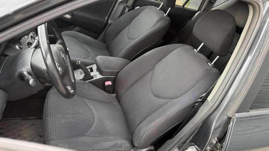 Grey Toyota RAV4 2006 in Vilnius, with an engine capacity of 2.23 L and mileage of 321 thousand km for 2499 €, photo 14 on AUTOMOTO.COM.LV