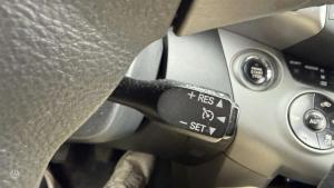 Grey Toyota RAV4 2006 in Vilnius, with an engine capacity of 2.23 L and mileage of 321 thousand km for 2499 €, photo 16 on AUTOMOTO.COM.LV