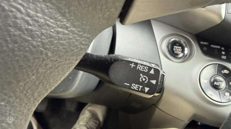 Grey Toyota RAV4 2006 in Vilnius, with an engine capacity of 2.23 L and mileage of 321 thousand km for 2499 €, photo 16 on AUTOMOTO.COM.LV