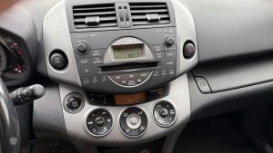 Grey Toyota RAV4 2006 in Vilnius, with an engine capacity of 2.23 L and mileage of 321 thousand km for 2499 €, photo 19 on AUTOMOTO.COM.LV