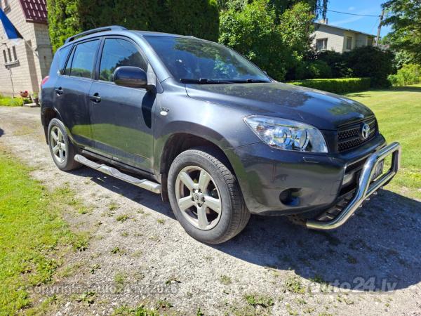 Pelēks Toyota RAV4 2006 Tallina, ar dzinēja tilpumu 2.20 L un nobraukumu 245 tūkst. km par 3490 €, foto 1 vietnē AUTOMOTO.COM.LV