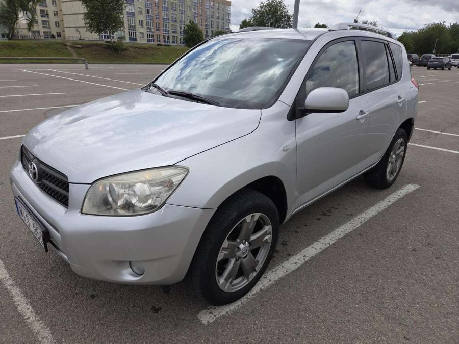 Pelēks Toyota RAV4 2006 Šauļi, ar dzinēja tilpumu 2.23 L un nobraukumu 239 tūkst. km par 3380 €, foto 1 vietnē AUTOMOTO.COM.LV