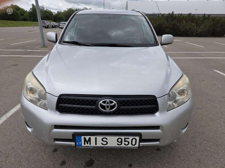 Pelēks Toyota RAV4 2006 Šauļi, ar dzinēja tilpumu 2.23 L un nobraukumu 239 tūkst. km par 3380 €, foto 3 vietnē AUTOMOTO.COM.LV