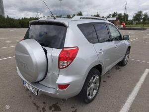 Pelēks Toyota RAV4 2006 Šauļi, ar dzinēja tilpumu 2.23 L un nobraukumu 239 tūkst. km par 3380 €, foto 5 vietnē AUTOMOTO.COM.LV