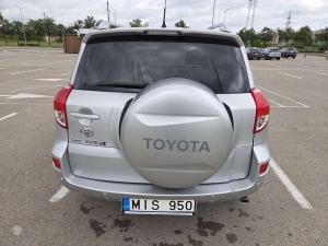 Pelēks Toyota RAV4 2006 Šauļi, ar dzinēja tilpumu 2.23 L un nobraukumu 239 tūkst. km par 3380 €, foto 6 vietnē AUTOMOTO.COM.LV