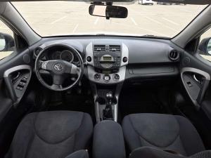 Pelēks Toyota RAV4 2006 Šauļi, ar dzinēja tilpumu 2.23 L un nobraukumu 239 tūkst. km par 3380 €, foto 7 vietnē AUTOMOTO.COM.LV