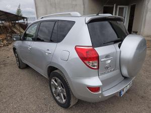Pelēks Toyota RAV4 2006 Šauļi, ar dzinēja tilpumu 2.23 L un nobraukumu 239 tūkst. km par 3380 €, foto 9 vietnē AUTOMOTO.COM.LV